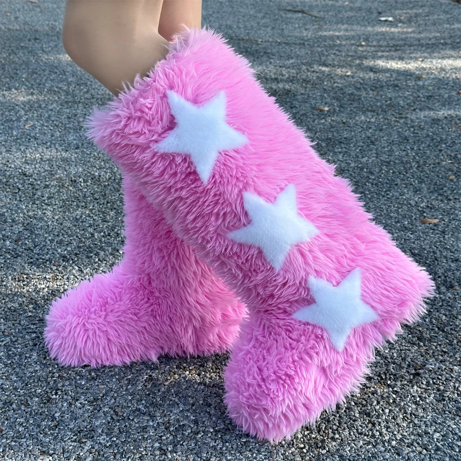 Pink Fluffy Boots With White Star Design on Luulla